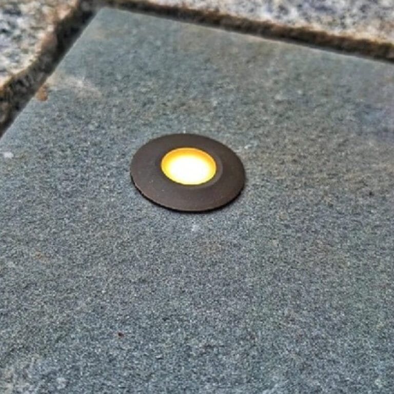 Traditional Dot Light—TS-15DOT-BRZ - Tru-scapes.com